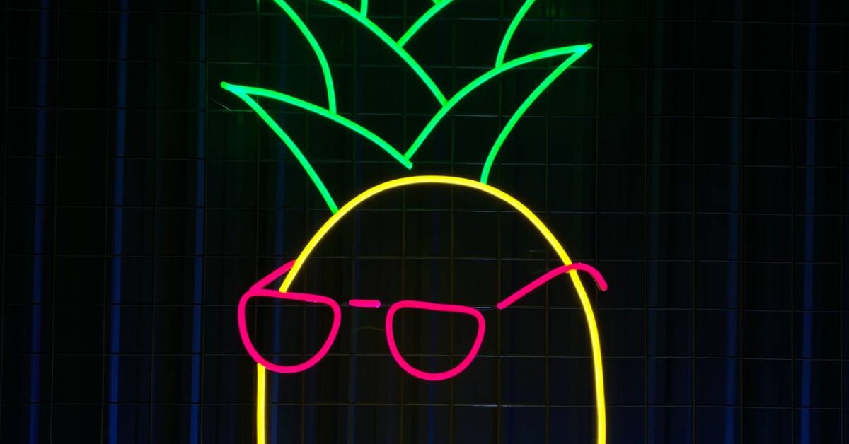 Pineapple Sunglasses Neon Sign – Radiant Room